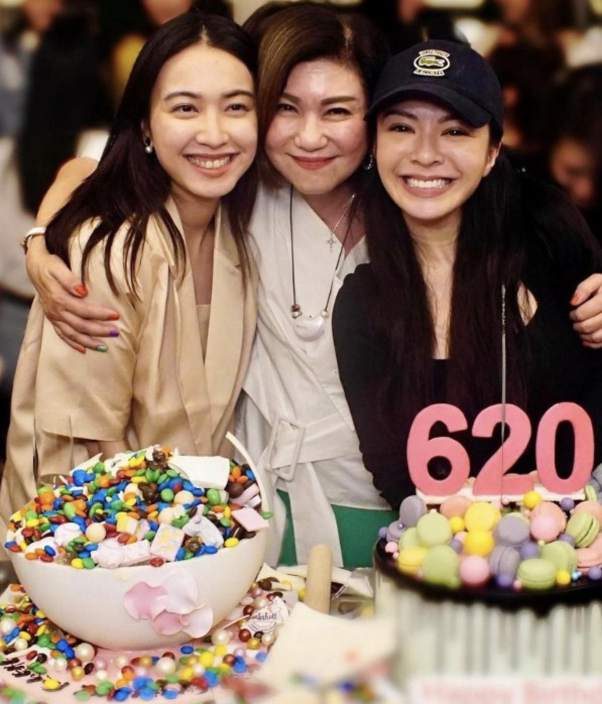 Le Yiling held the 62nd birthday party, left and right hugged TVB Xiaosheng Huadan for a group ...