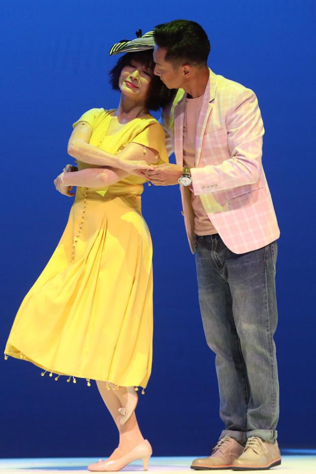 Pan Yingzi is not like the "grandmothers", wearing a yellow dress is ...