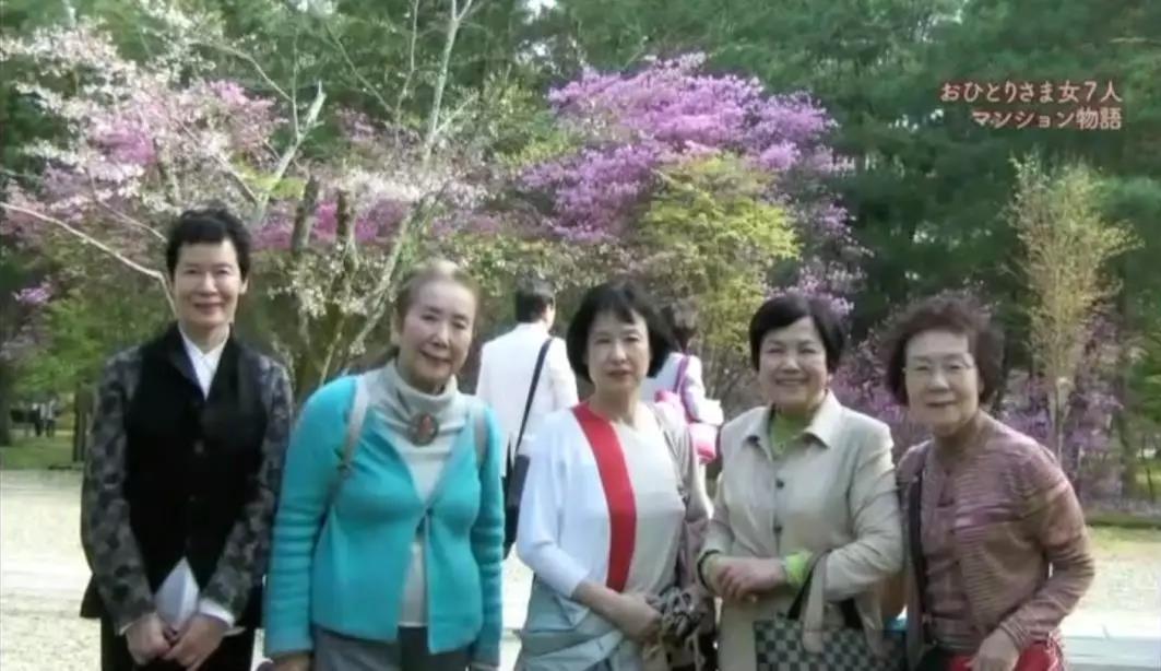 Cohabitation of 80-year-old single girlfriends in Japan!7 old ladies ...