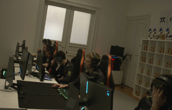 The LEC finals script was rewritten, the FNC playoffs were swept away ...