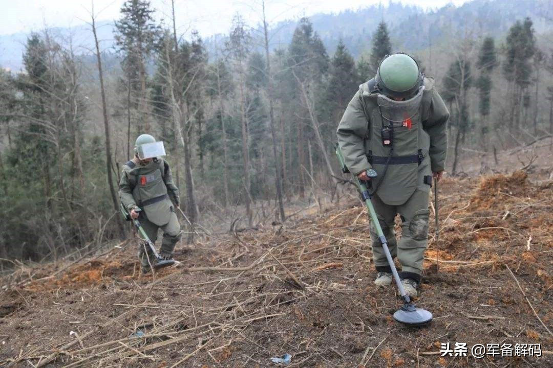 The refusal to sign the international convention on banning mines and ...