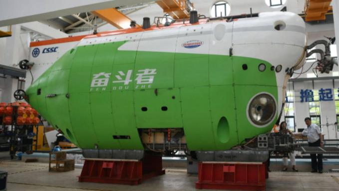 China's deep-sea mobile working platform is located at a depth of 2,000 ...