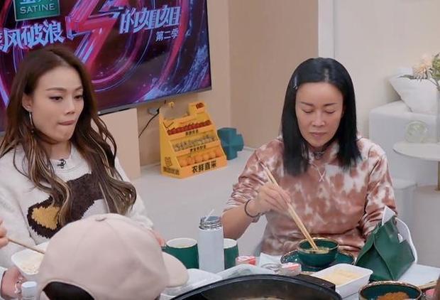 Joey Yung has an obvious attitude towards Cecilia Cheung!Na Ying ...