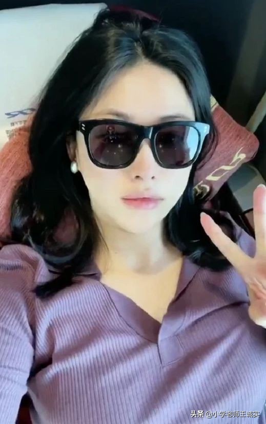 Zhu Zhu, she is Lan Xinjie in "The Rebel". She turned red with her body ...