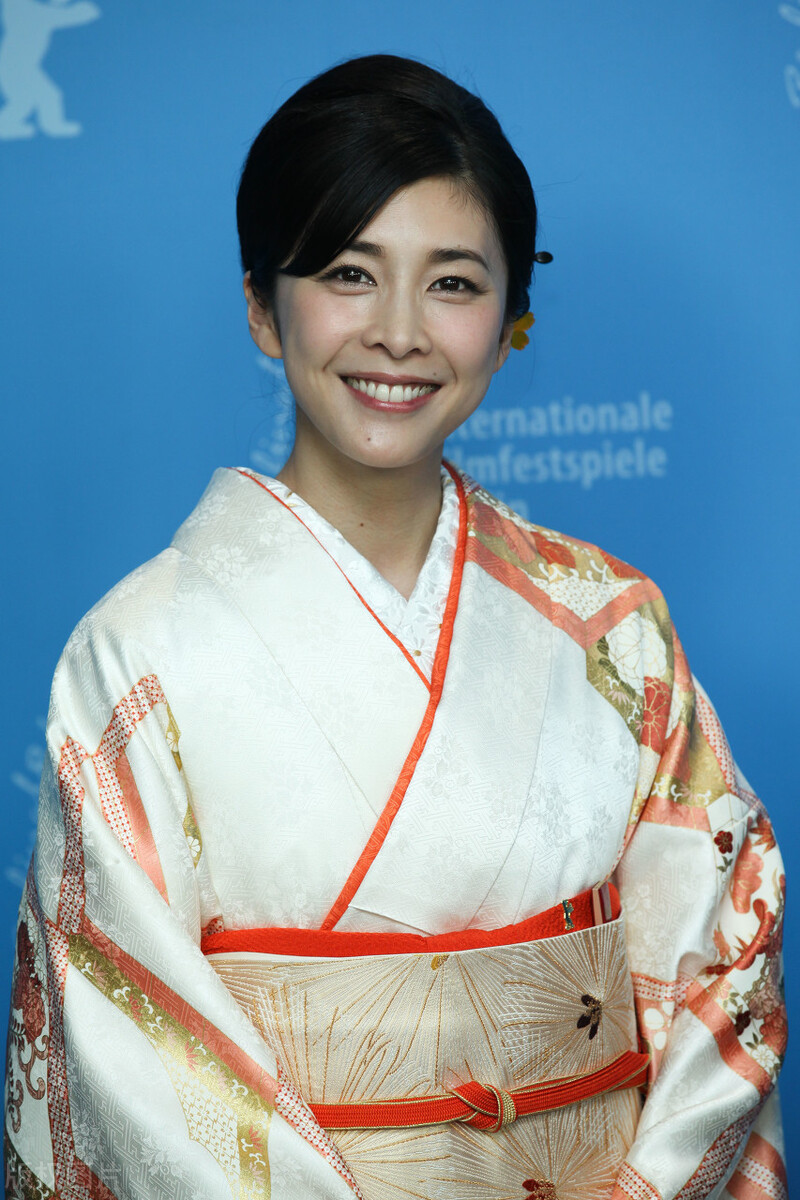 Japanese actress Yuko Takeuchi was confirmed to hang himself in a ...