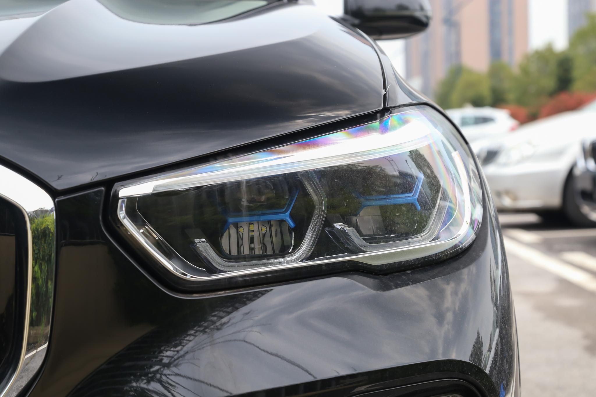 Laser headlights + crystal gear, BMW X5 shines in the world - iNEWS
