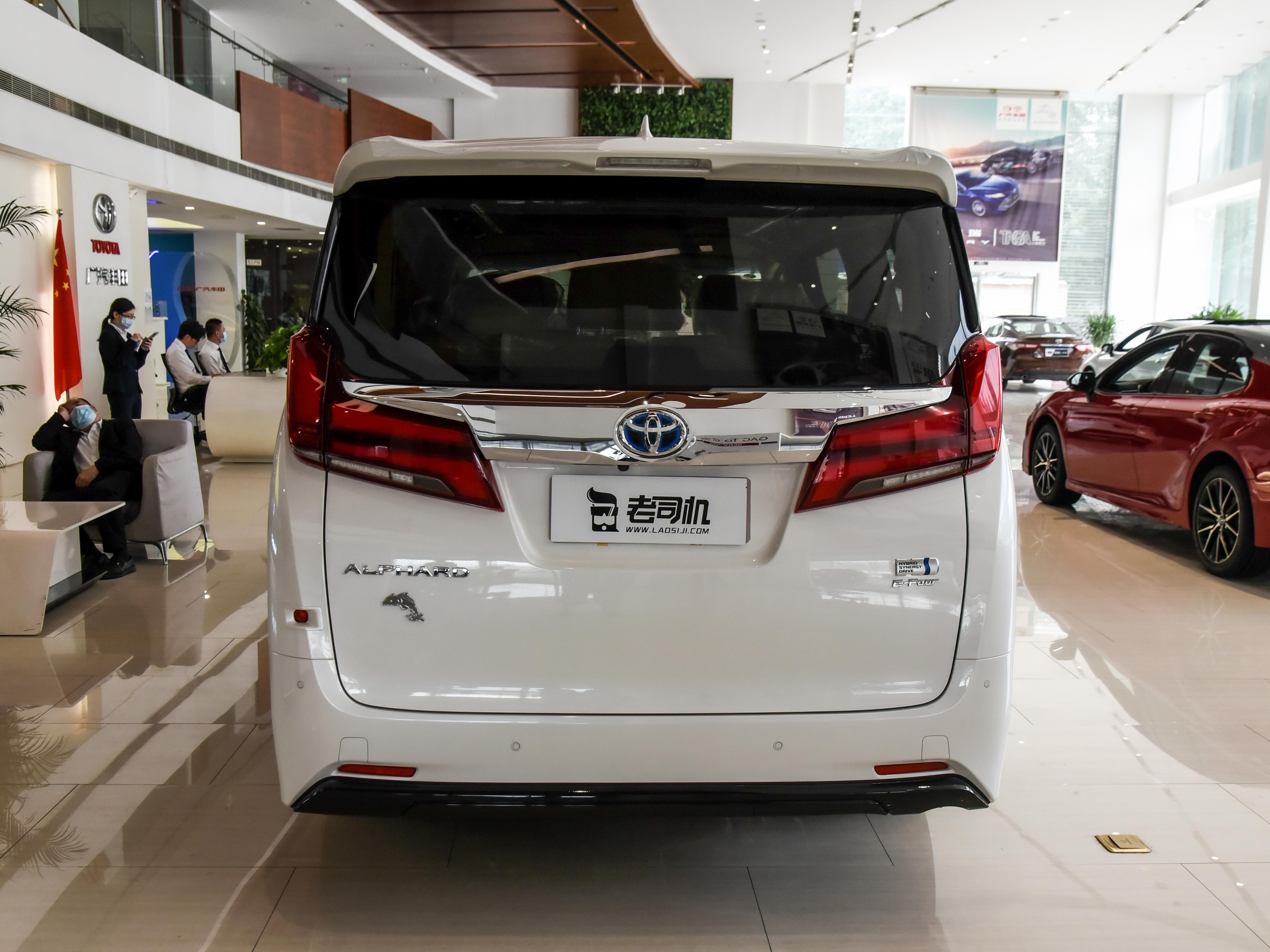 High-end large 7-seater MPV, super 1.9 meters, 4WD 7.1L fuel ...