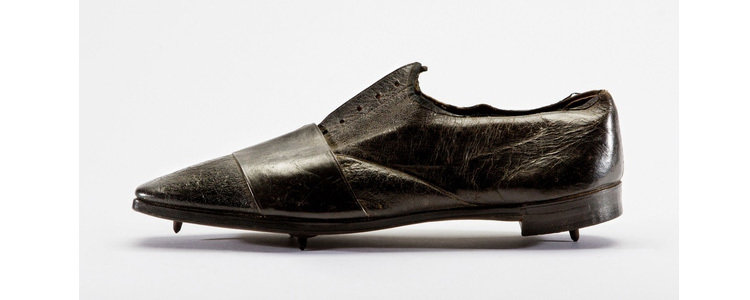 Why do modern running shoes look like this?Have to look at their ...