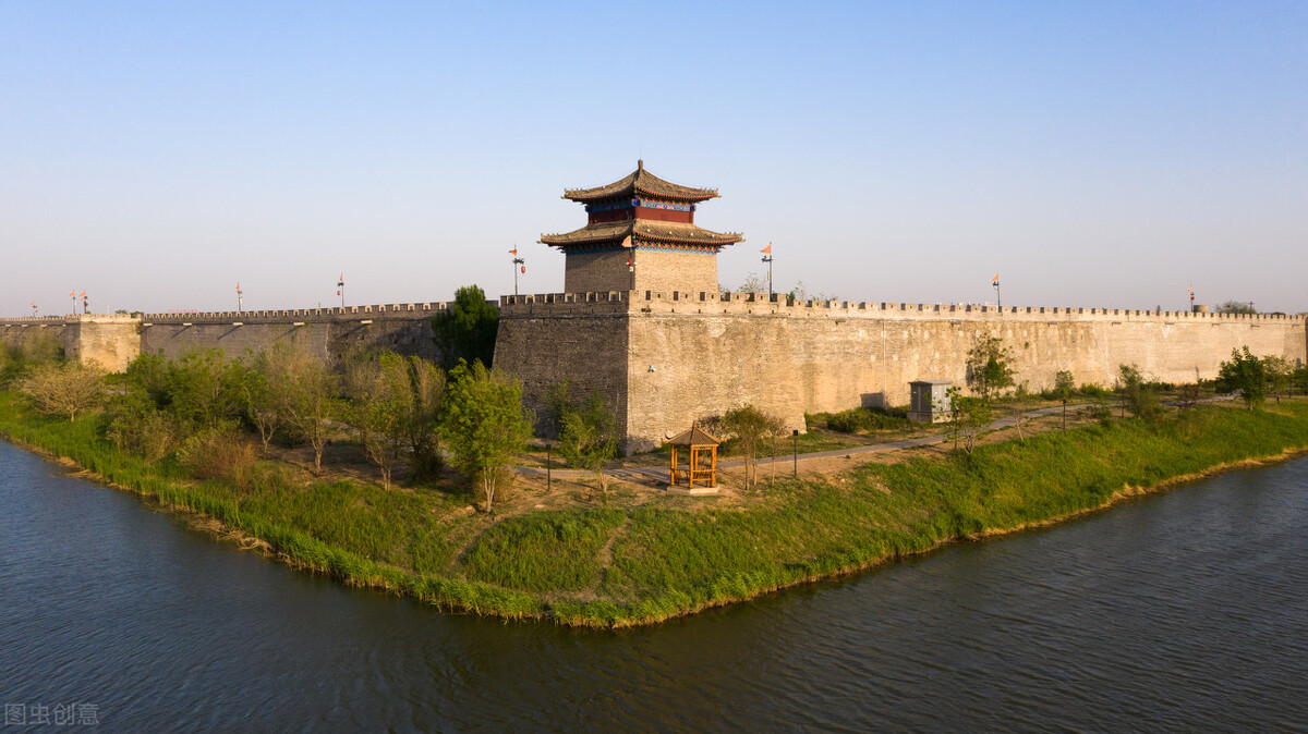 Yongnian Guangfu Ancient City: Blue water and blue sky, high and low ...