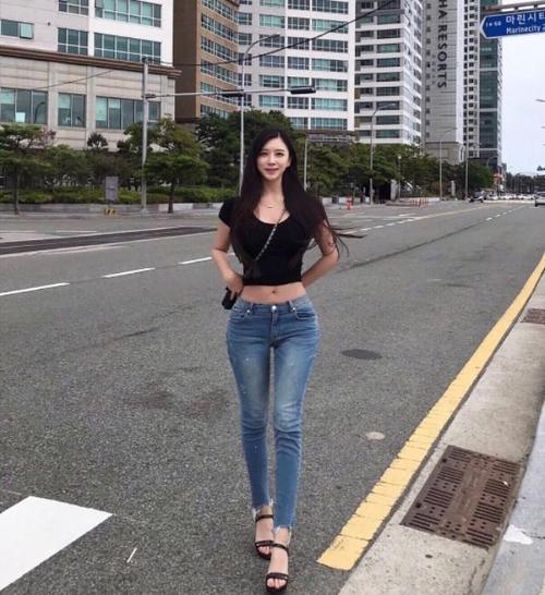 "The One Piece" Korean female model Jin Yeying has a hot body - iNEWS