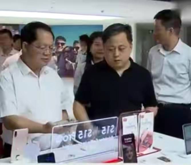 Worth 13 billion yuan, Africans are using his mobile phone, what is Zhu ...