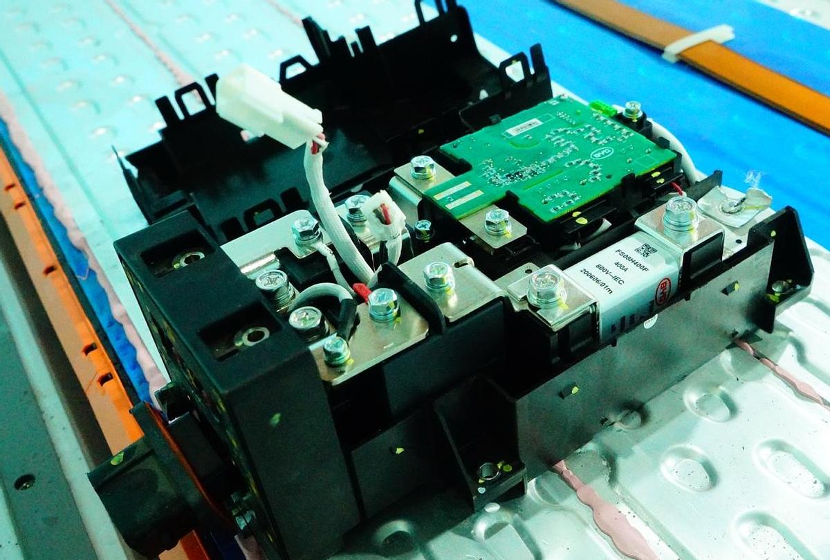 Blade battery system disassembly 1-electrical and electronic design - iNEWS