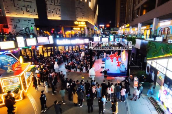 Baoding is a new landmark of the city, a city full of fireworks that ...