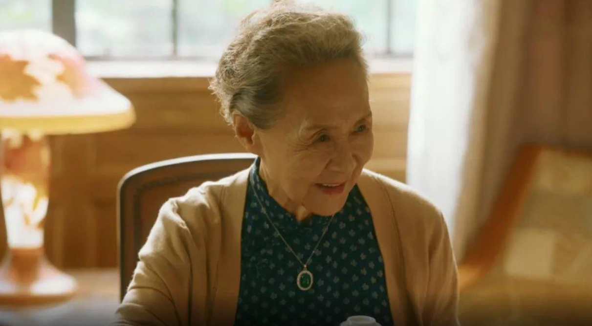 "National Grandma" Wu Yanshu is old and elegant, dressing plain but ...