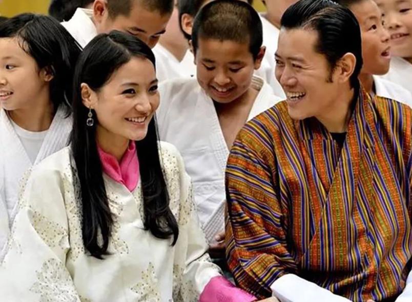The 31-year-old Queen Pema of Bhutan sits firmly in the harem and gave ...