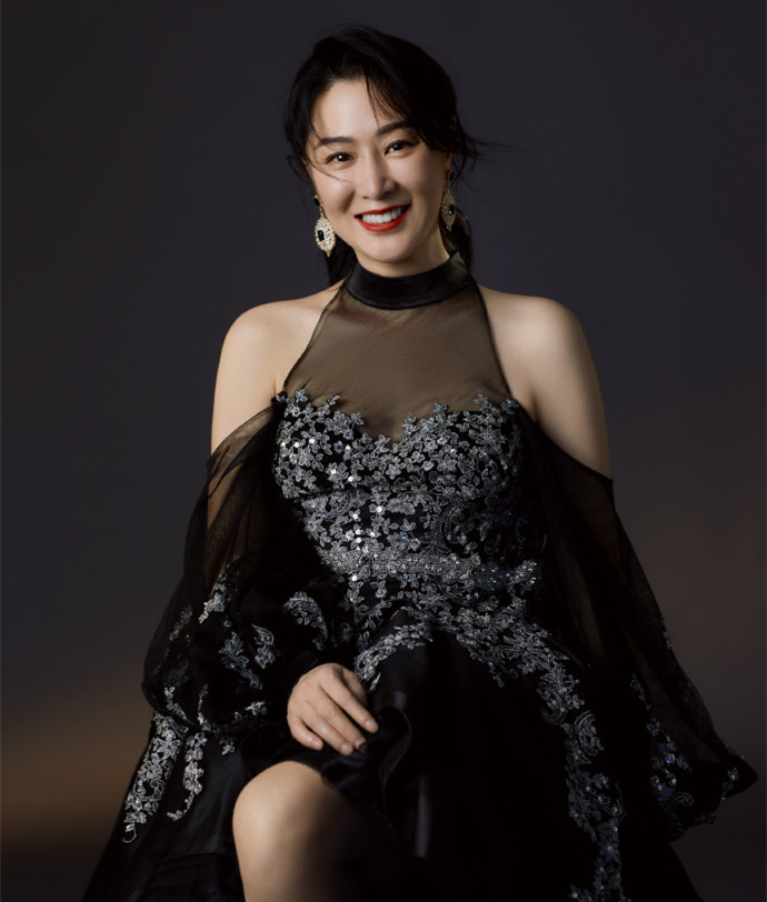 "Murong Jiu" Hou Bingying rarely shows up, has a good spirit of anti ...