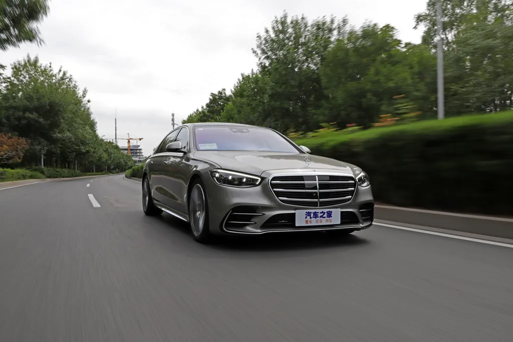 Mercedes-Benz S-Class: 435 horsepower + four-wheel steering, 5 meters ...