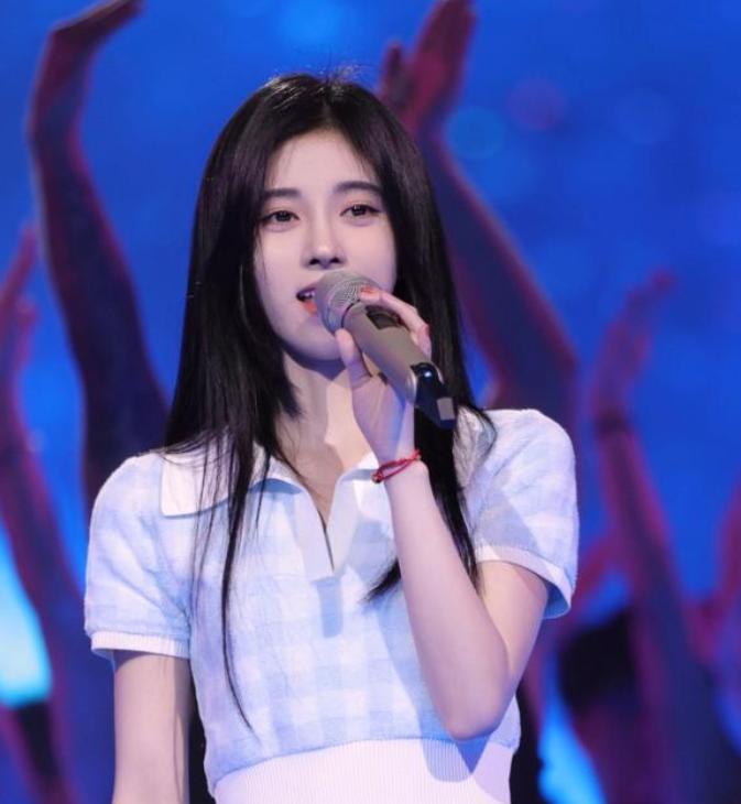 Sun Ning's first live broadcast after tearing up Wang Sicong, receiving ...