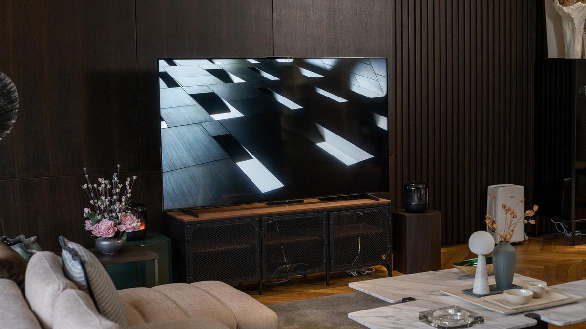 Watching movies offline with Hui Yinghong, Huawei's smart screen V75 ...