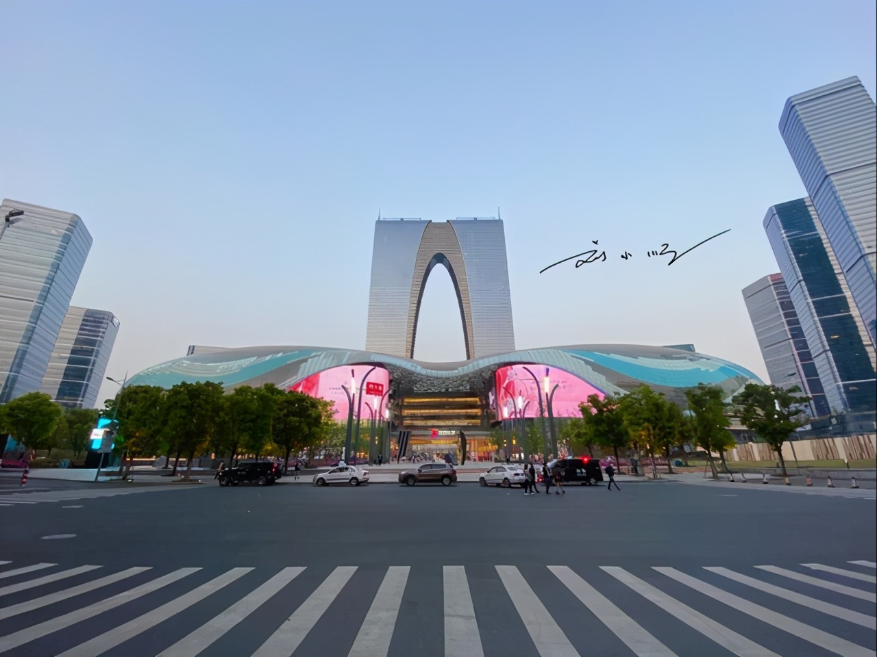 There is a famous landmark in Suzhou. Everyone calls it "big autumn ...