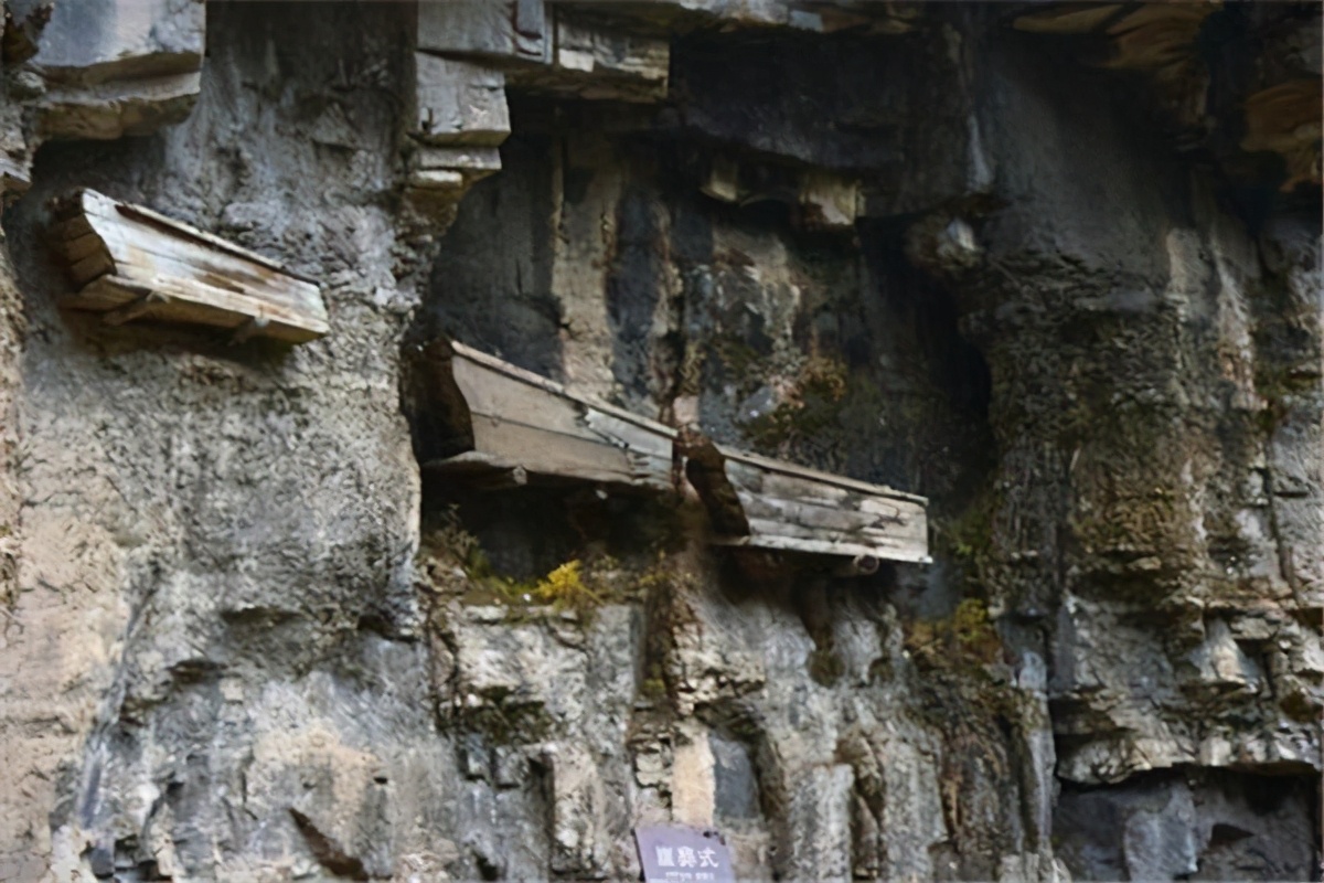 "The mystery of the hanging coffin" has plagued the archaeological community for many years ...