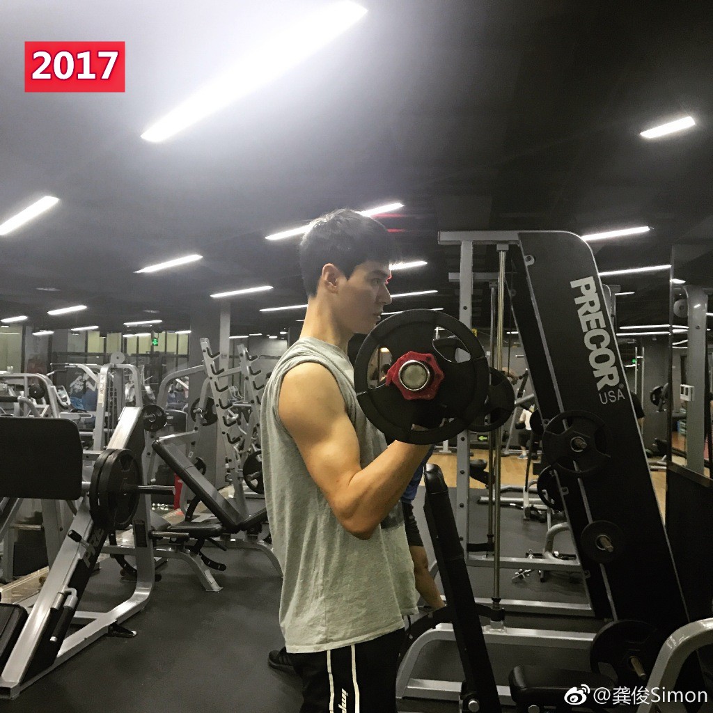 The correct way to open the actor's inner scroll!Huang Jingyu and Gong Jun took off his shirt ...