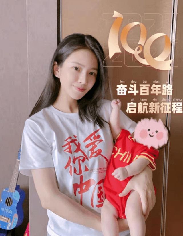 Du Chun's wife shows her daughter's face for the first time, 4 months ...