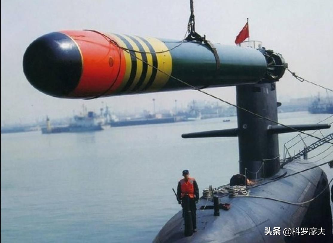 It's amazing!The nuclear submarine was hit by a torpedo without even ...