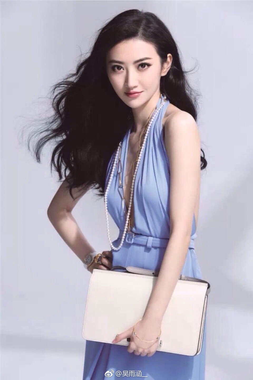 Never take a photo with the long-haired Jing Tian, unless you are Fan ...