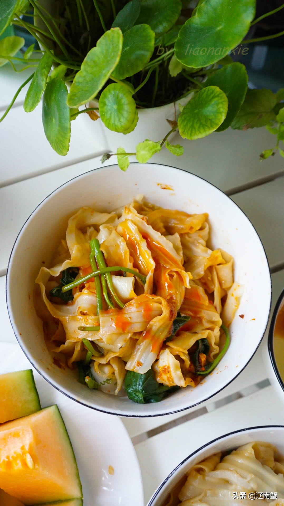 My daughter wants to eat oil splashed noodles. I make a bowl for her ...