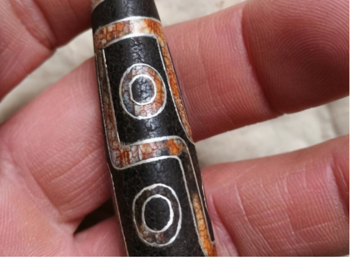 There are only two nine-eyed dzi beads left in the world. Jet Li spent ...