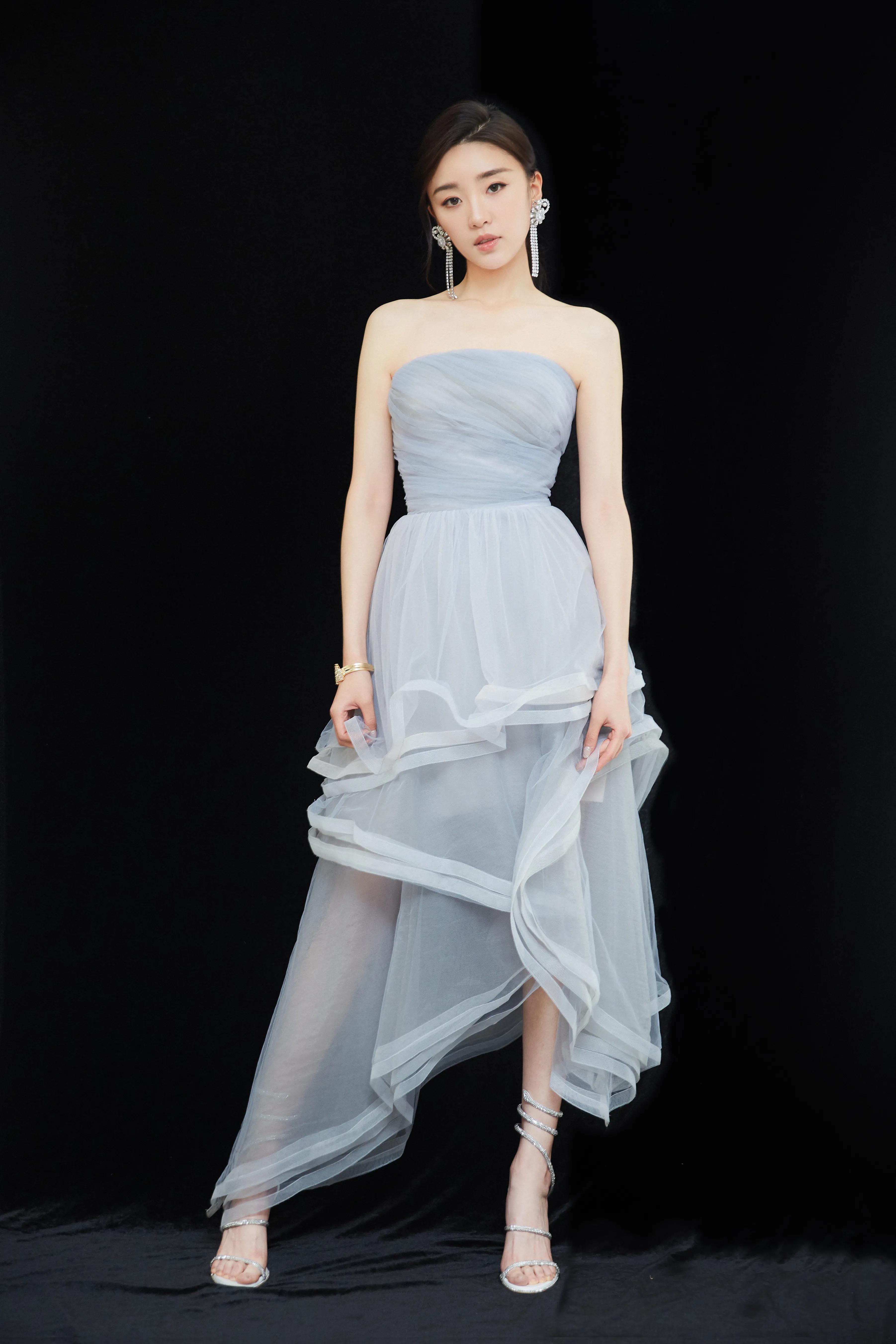 Temperament star Zhang Yue - iNEWS