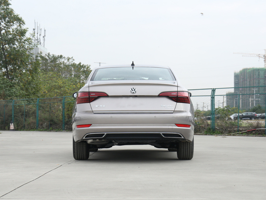 With large body space, LCD instrument panel and digital interior, can ...