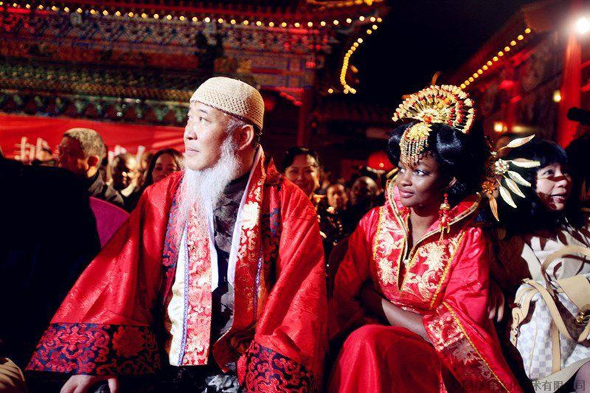 The 53-year-old painter Yang Yan married a 21-year-old African student ...