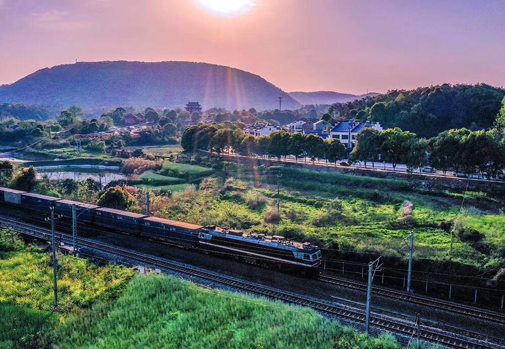 In the battle of Yisha, the army went south to destroy the dry land and ...