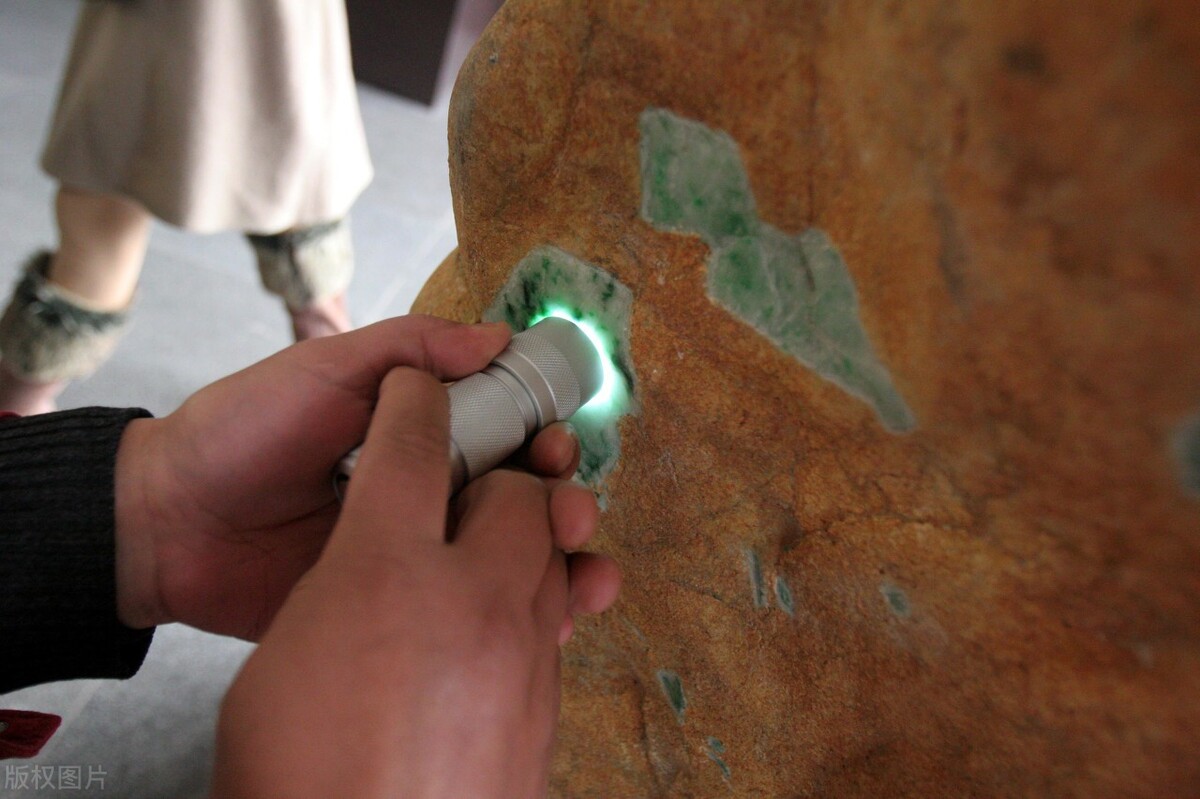 Simple and effective jade identification method (gambling stone) - iNEWS