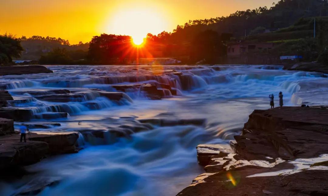 Absolutely!The treasure waterfall in Tongliang is amazing - iNEWS