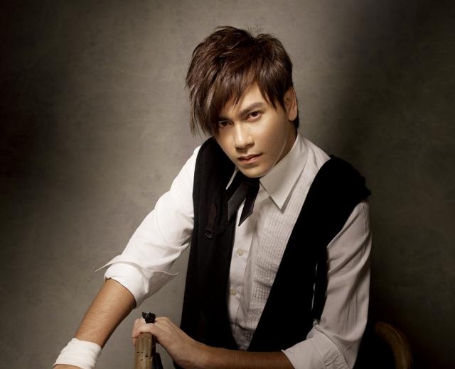 long time no see!The 48-year-old famous singer Lee Shengjie disappeared ...