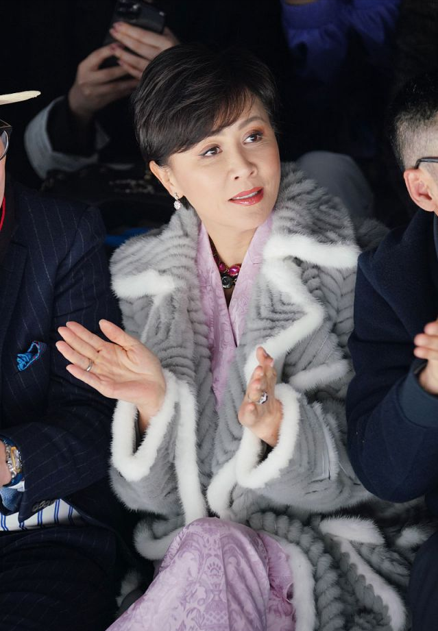 Lu Yan's brand shows stars to help out, Liu Jialing and Hu Bing frame ...