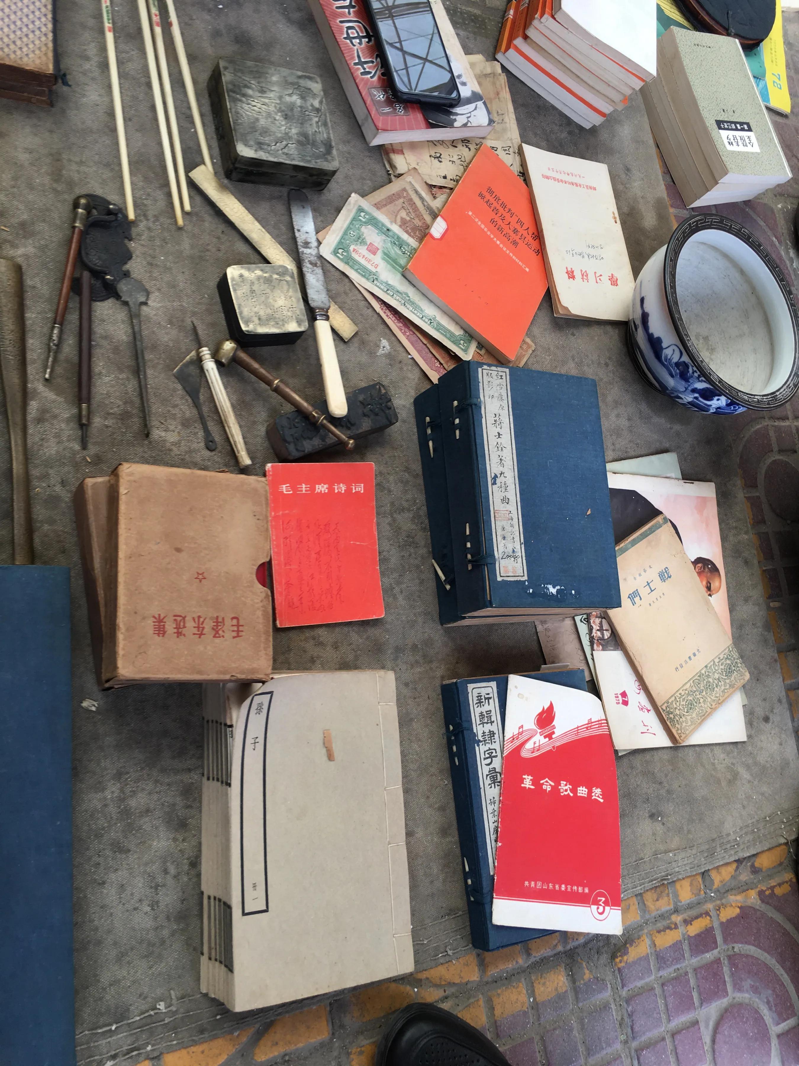 Books on the used book market.(Thirty-two) - iNEWS