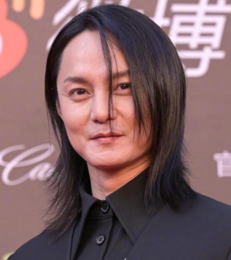 Yin Zheng's hairline is moved back and his skin is loose, which is ...