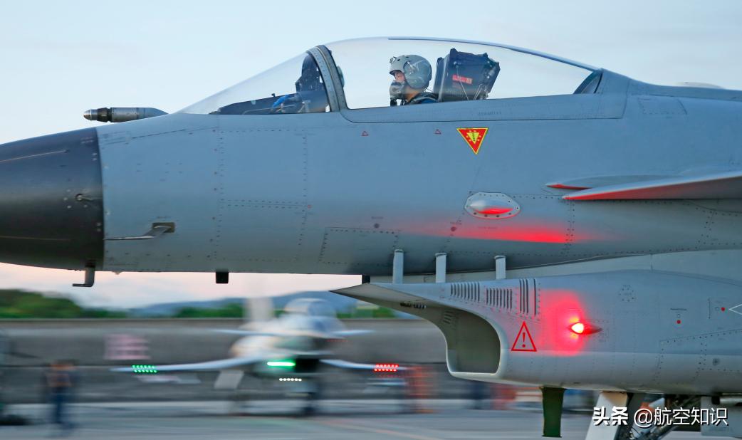 Why do fighter jets need an air inlet? - iNEWS