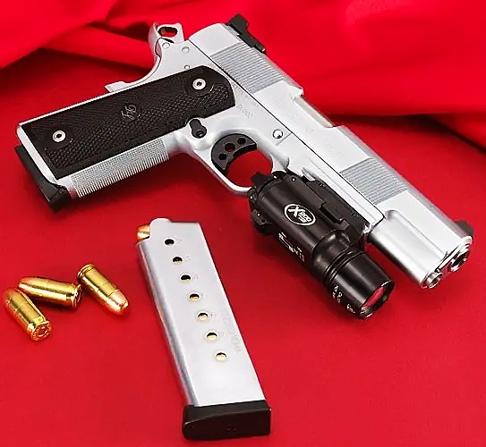 Don't look at the appearance of this magical modification of M1911 ...