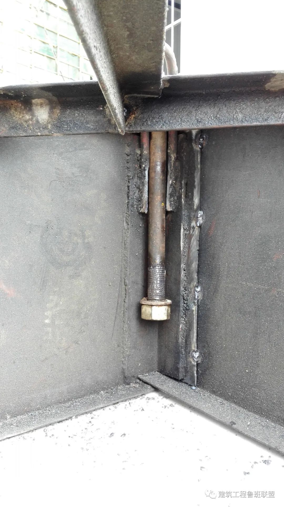 Self-made integral shaped steel formwork for toilet caisson ...