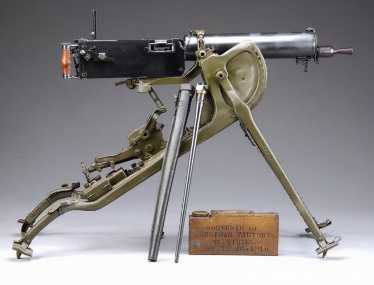 The weapon that changes the mode of war, the sickle of the god of death ...