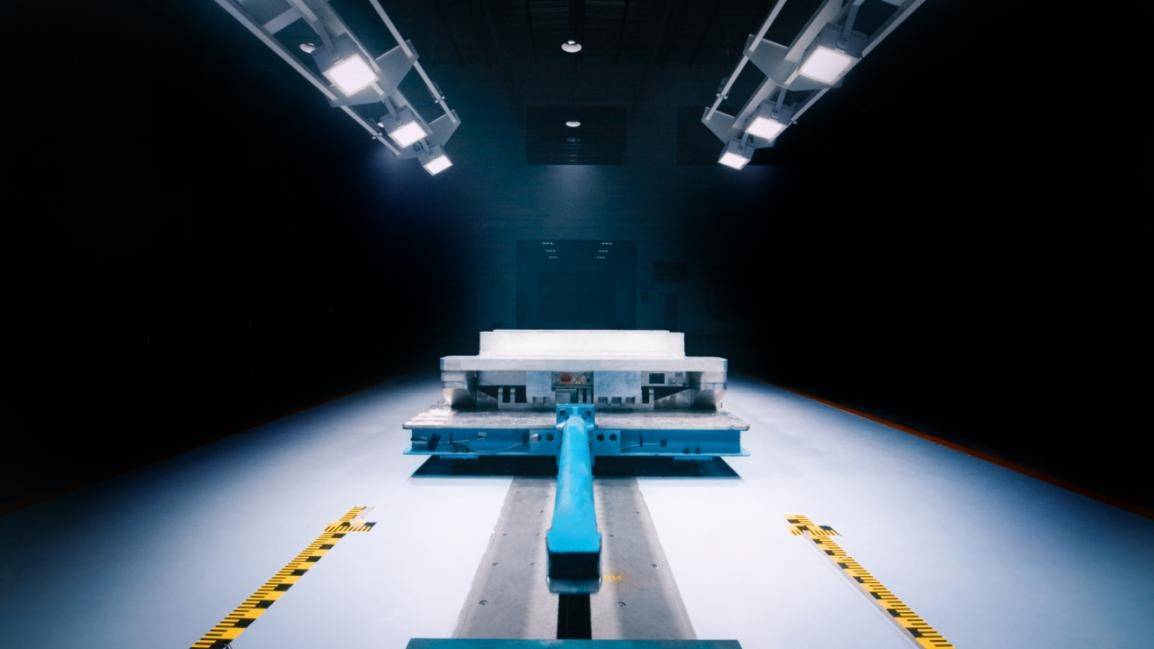 Successful first test of electric vehicle wading collision, Lantu ...