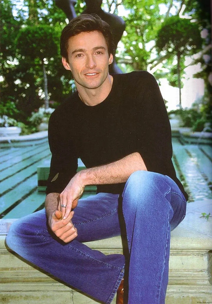 Hugh Jackman was photographed when he went out. The bread on his hands ...