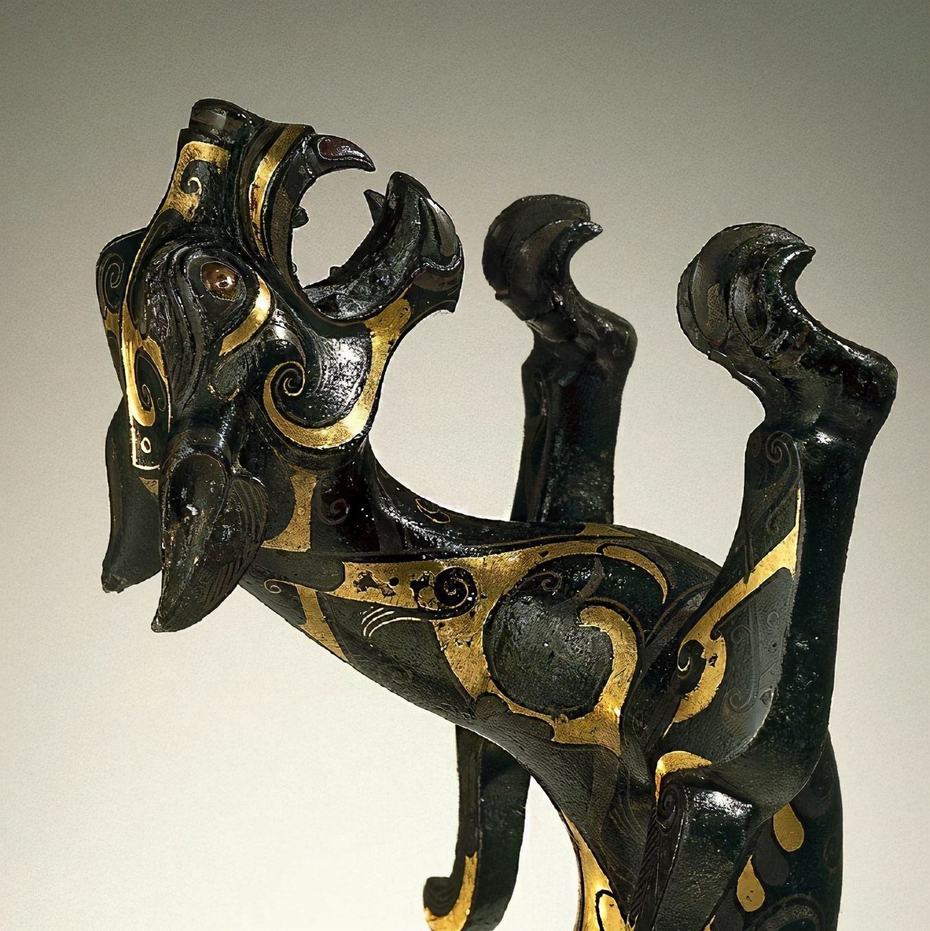 Ma Weidu: A bronze winged tiger in the tomb of the Han Dynasty ...