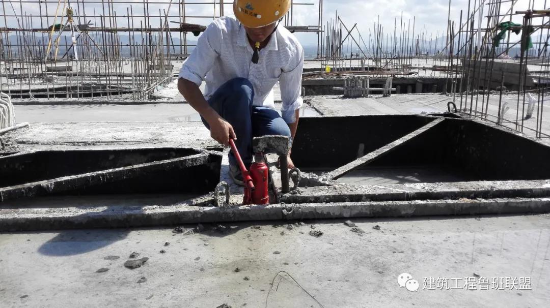 Self-made integral shaped steel formwork for toilet caisson ...