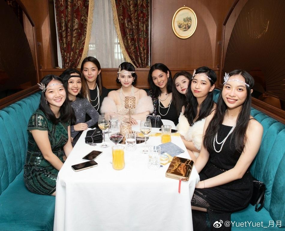 53-year-old Qiu Shuzhen celebrates her 20-year-old daughter's birthday ...